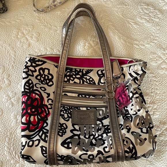 Coach | Bags | Coach Poppy White Multi Floral Graffiti Glam Tote Bag ...